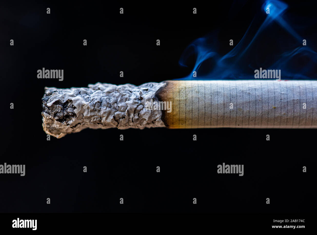 cigarette detail macro smoke in cigar Stock Photo - Alamy