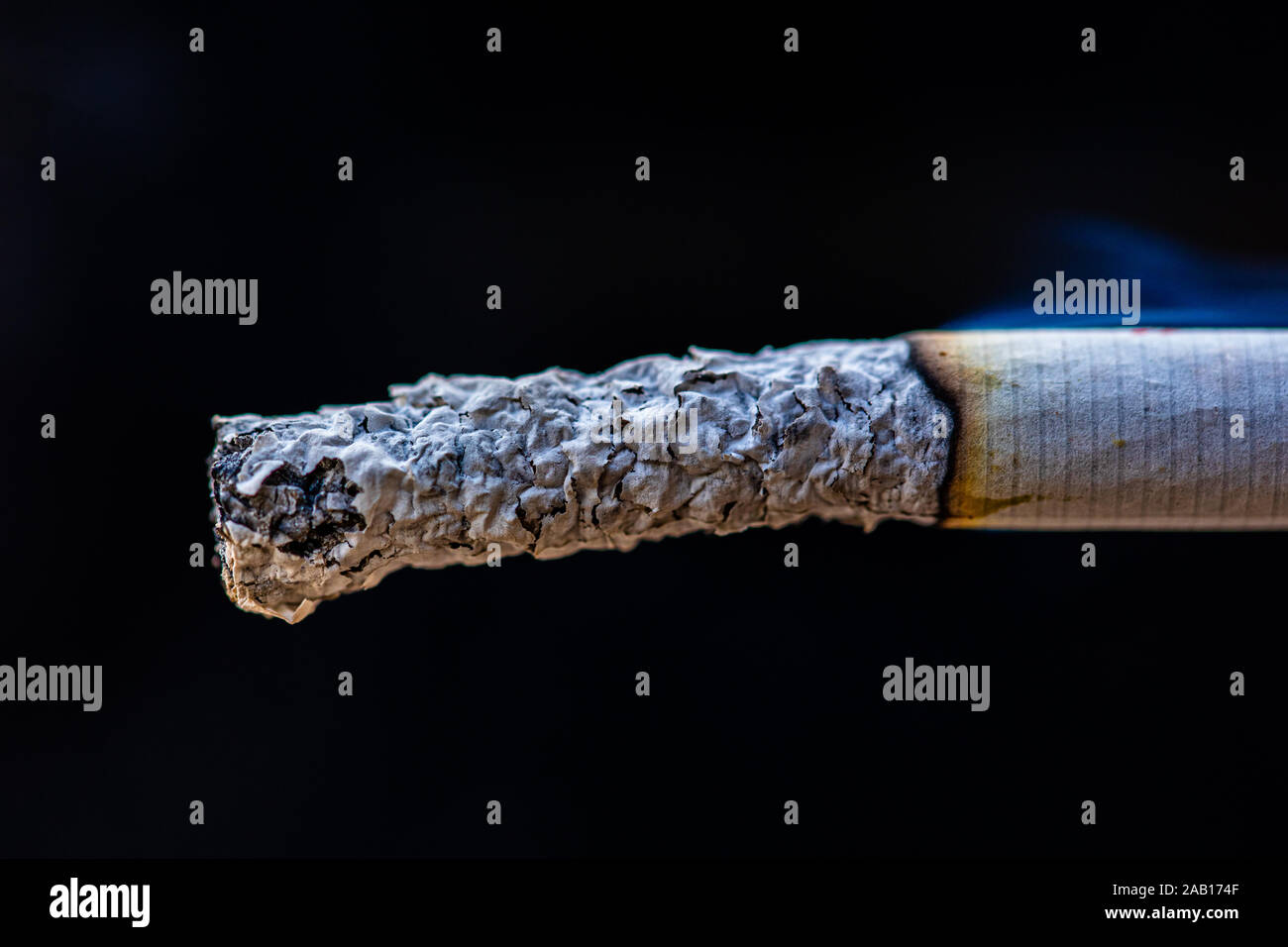 cigarette detail macro smoke in cigar Stock Photo - Alamy
