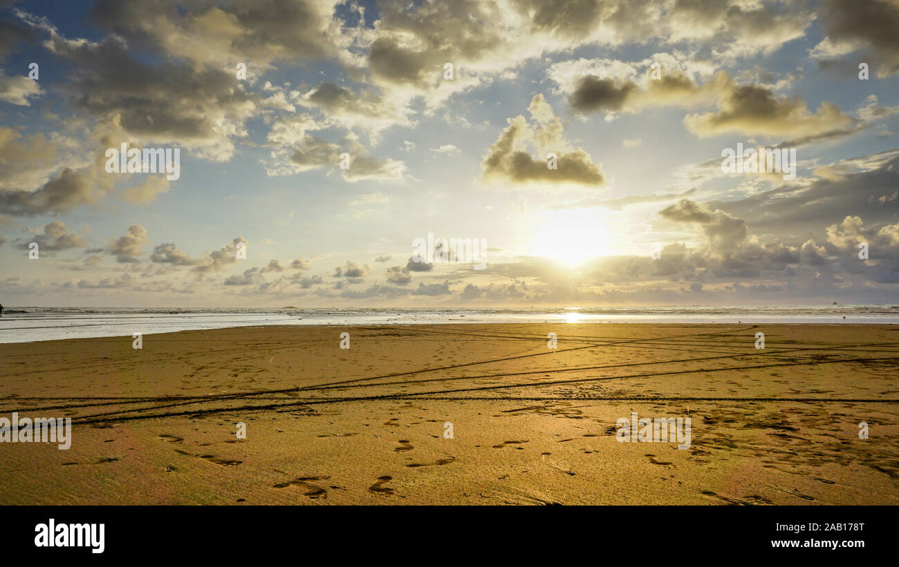 Stunning and beautiful sunset time over the Pacific Ocean. Massive ...
