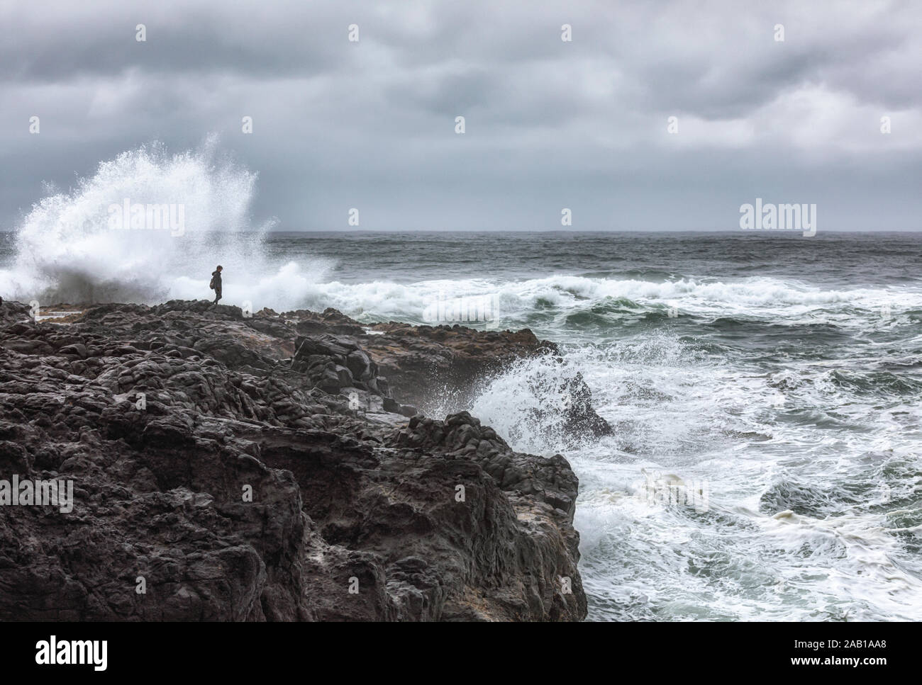 Huge wave person hi-res stock photography and images - Alamy