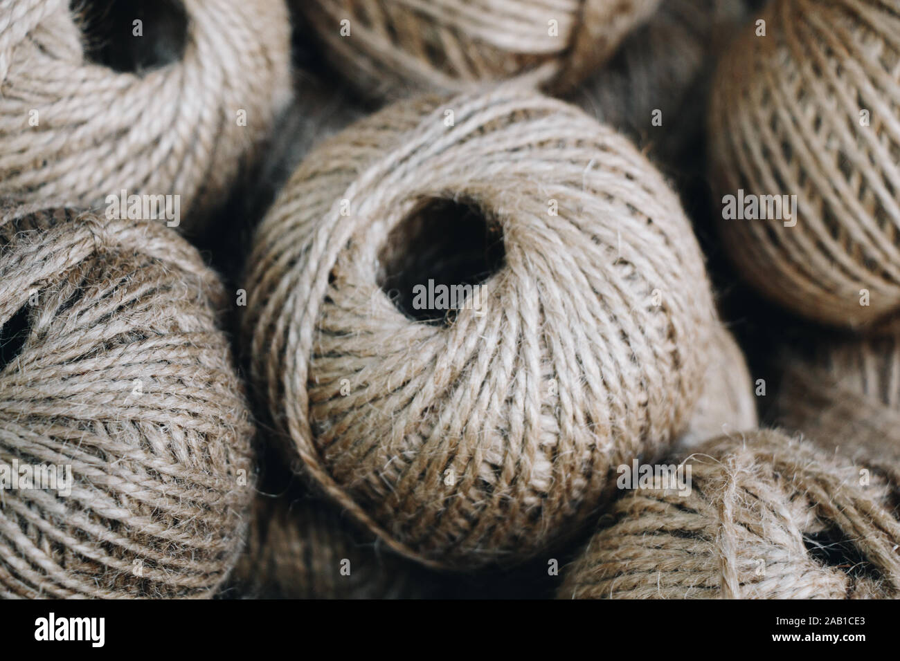 Linen string hi-res stock photography and images - Alamy