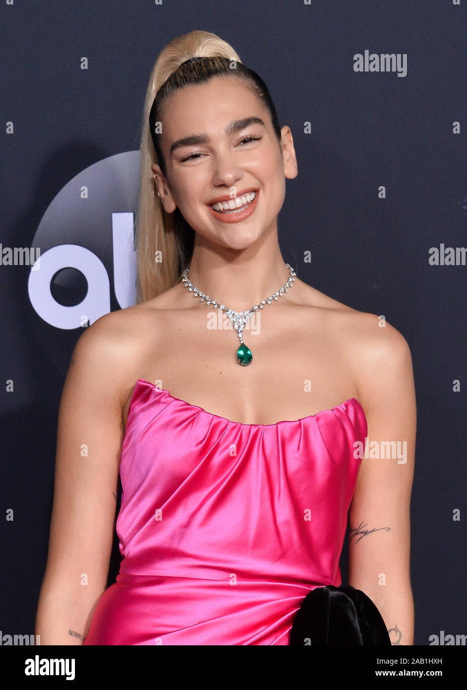 Los Angeles, United States. 24th Nov, 2019. Singer Dua Lipa arrives for ...