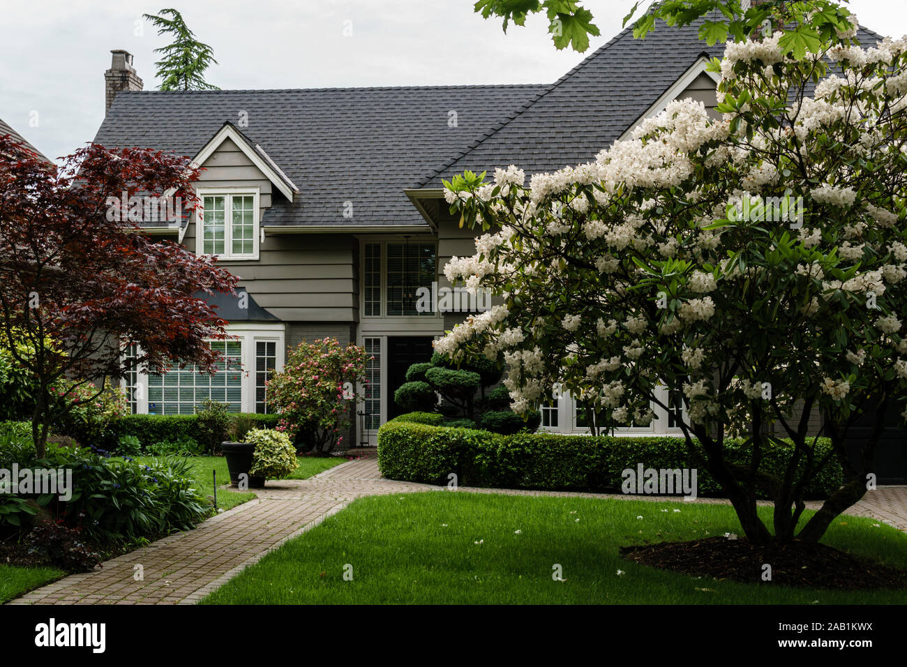 Neighborhood residential entry hi-res stock photography and images - Alamy