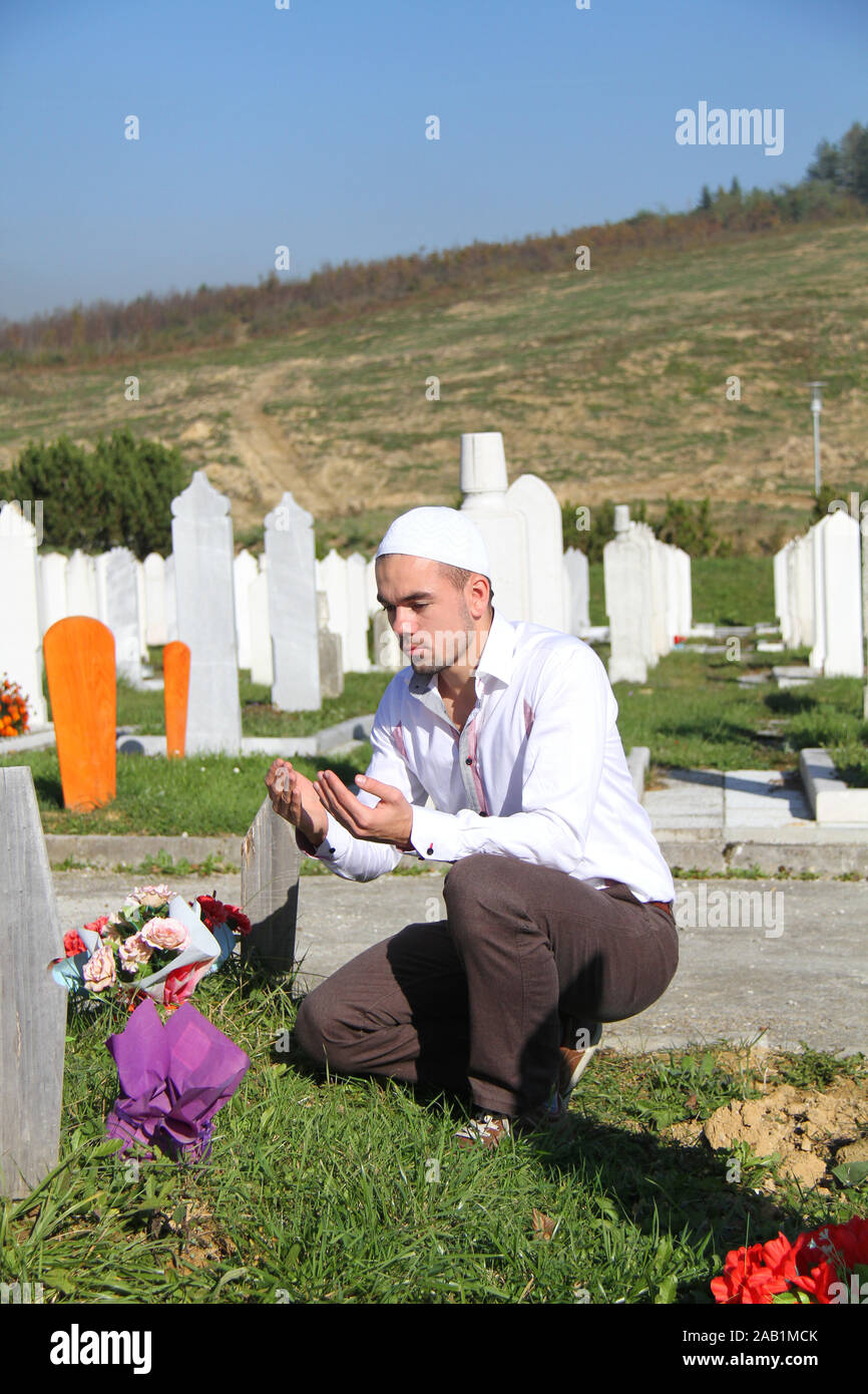 Photo of the Young muslim man near the his father grave Stock Photo - Alamy