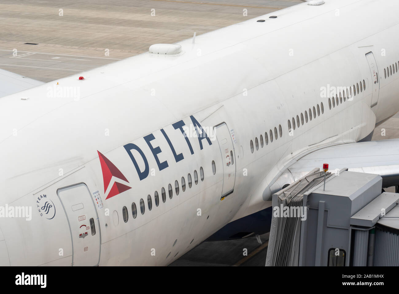 Delta Airlines Boeing 777-200LR aircraft seen at Shanghai Pudong ...