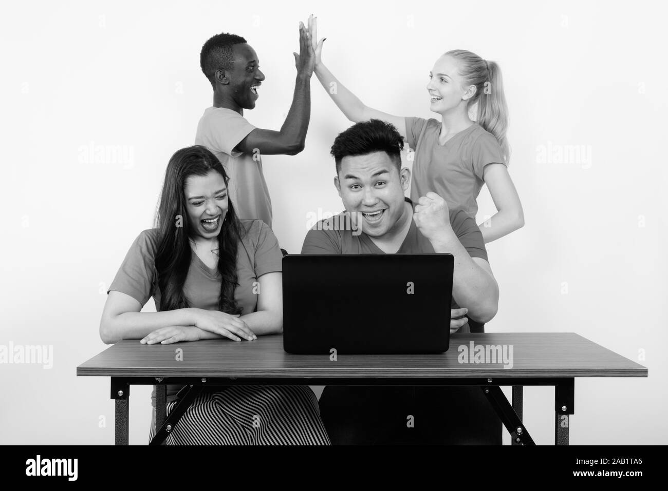 Five friends browsing in hi-res stock photography and images - Alamy