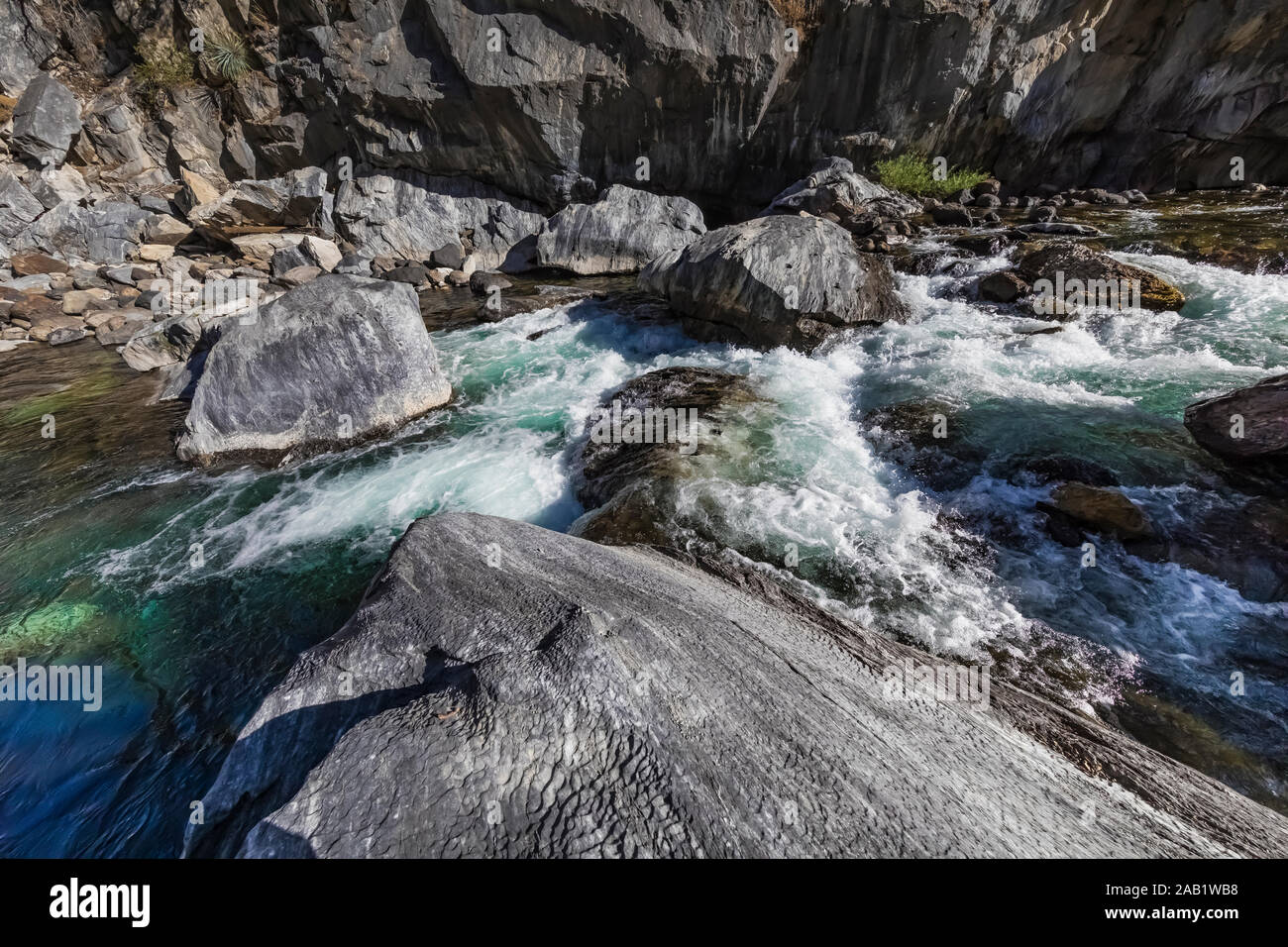 Kings River plunging through Kings Canyon in Giant Sequoia National ...