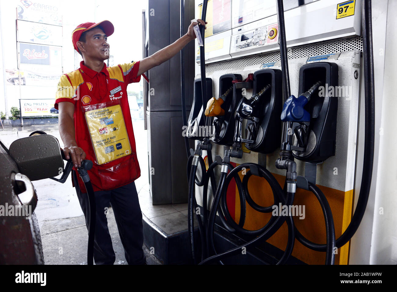 Filipino gas station hi-res stock photography and images - Alamy