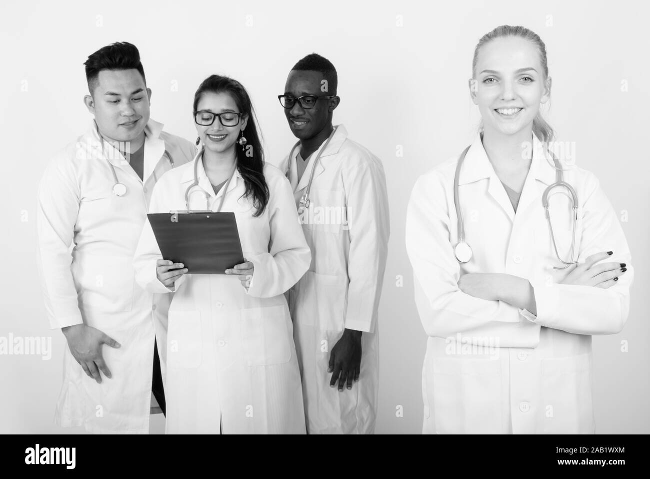 Happy multiethnic group young friends Black and White Stock Photos ...