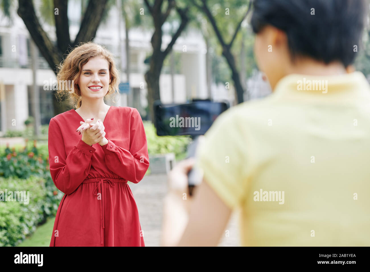 Shooting intro hi-res stock photography and images - Alamy