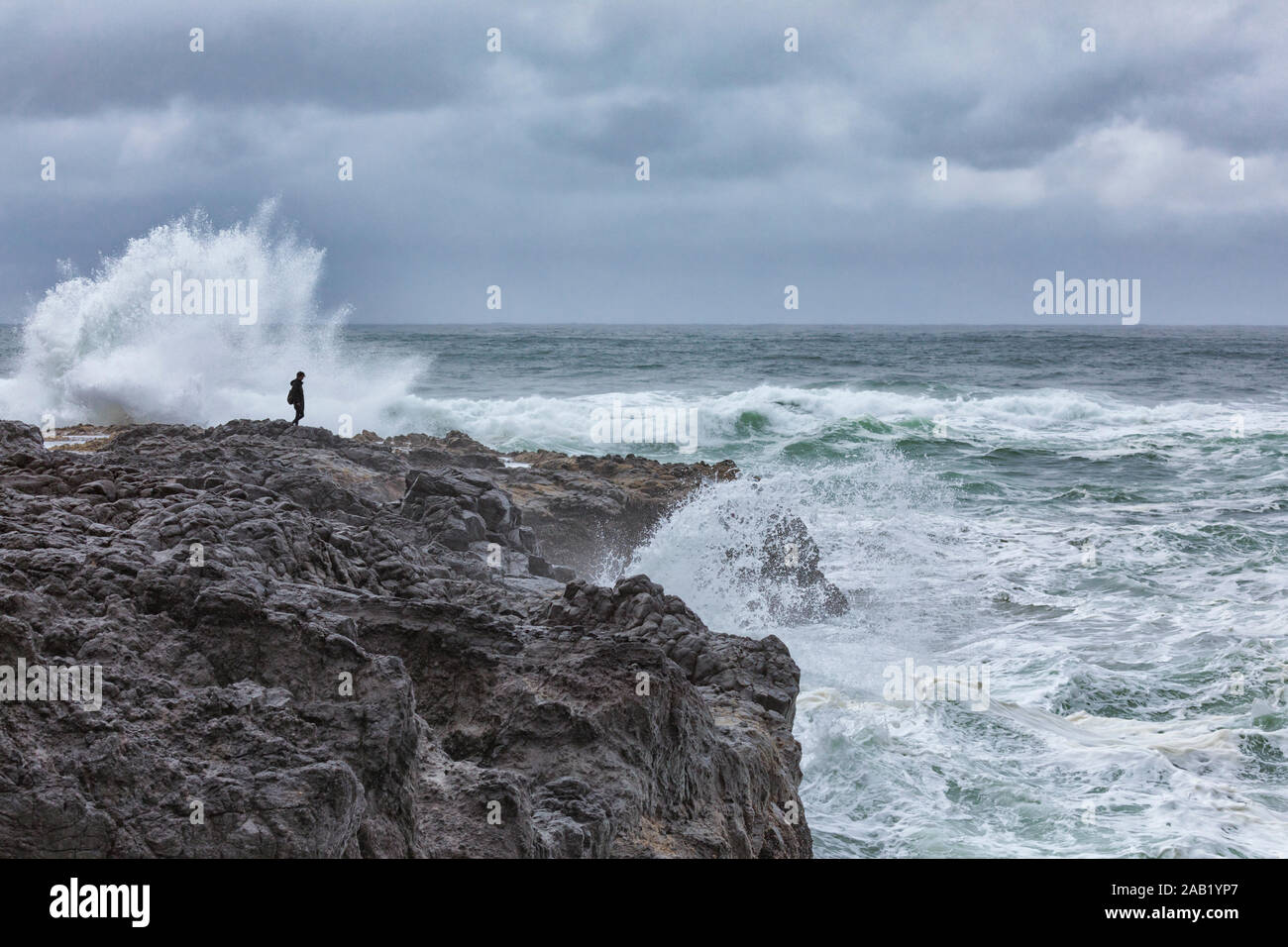 Huge wave person hi-res stock photography and images - Alamy
