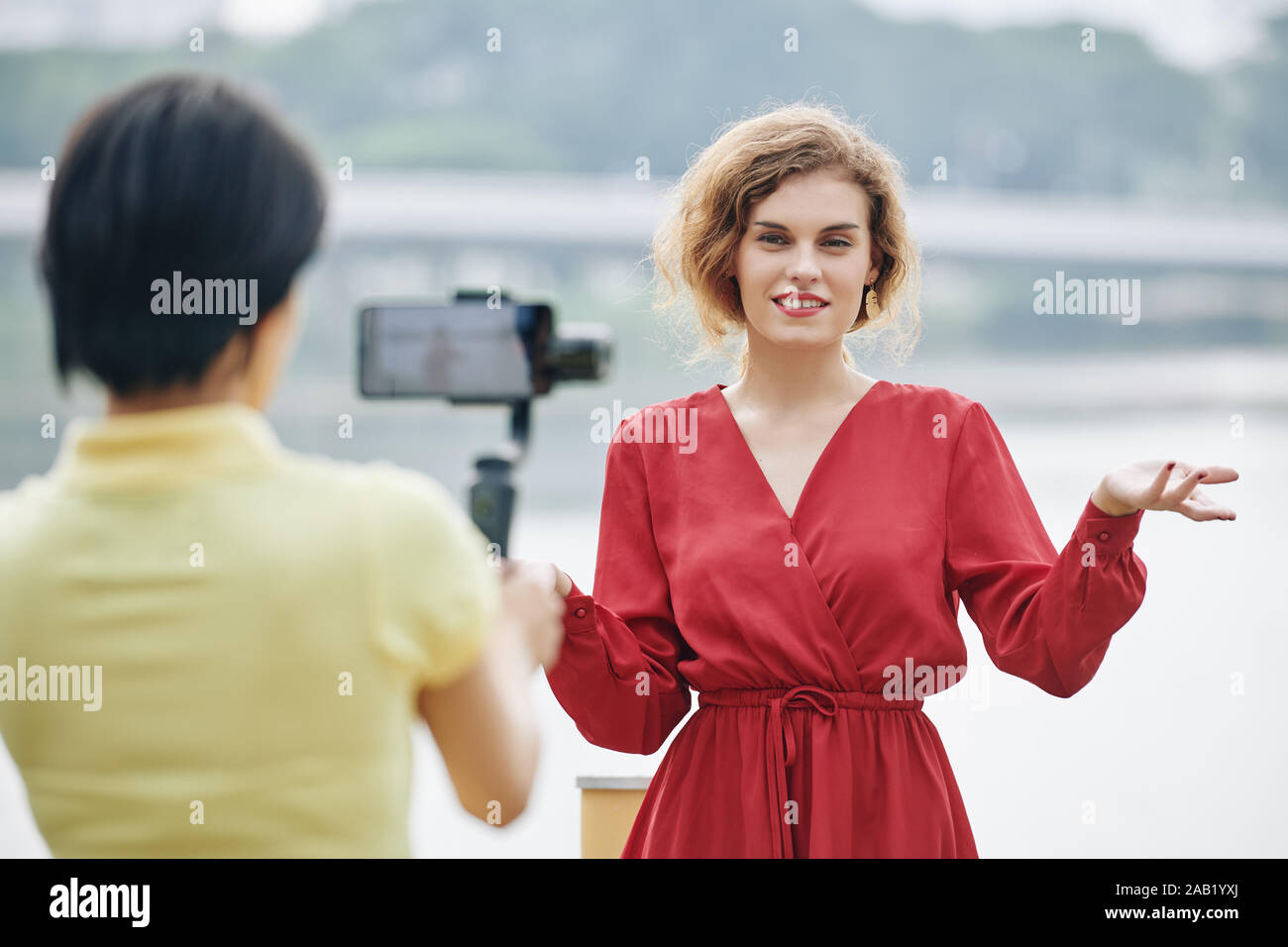 Shooting intro hi-res stock photography and images - Alamy