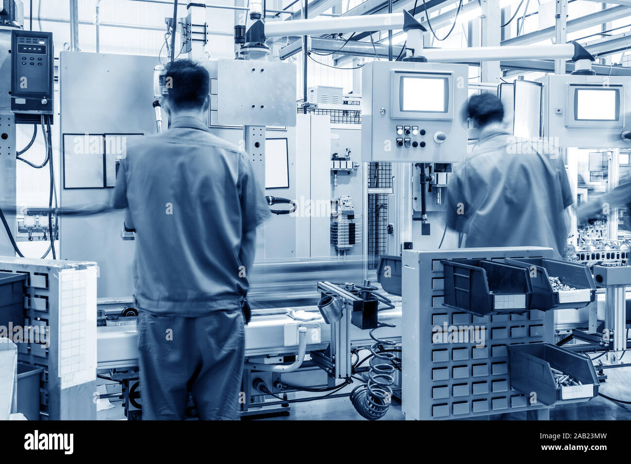 Automobile production line, engineers are operating pipeline control ...