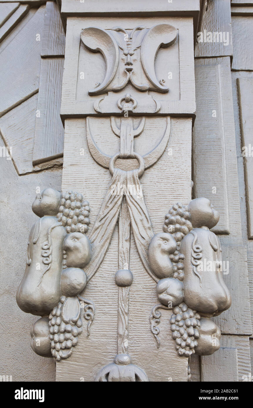 French sculptures hi-res stock photography and images - Alamy