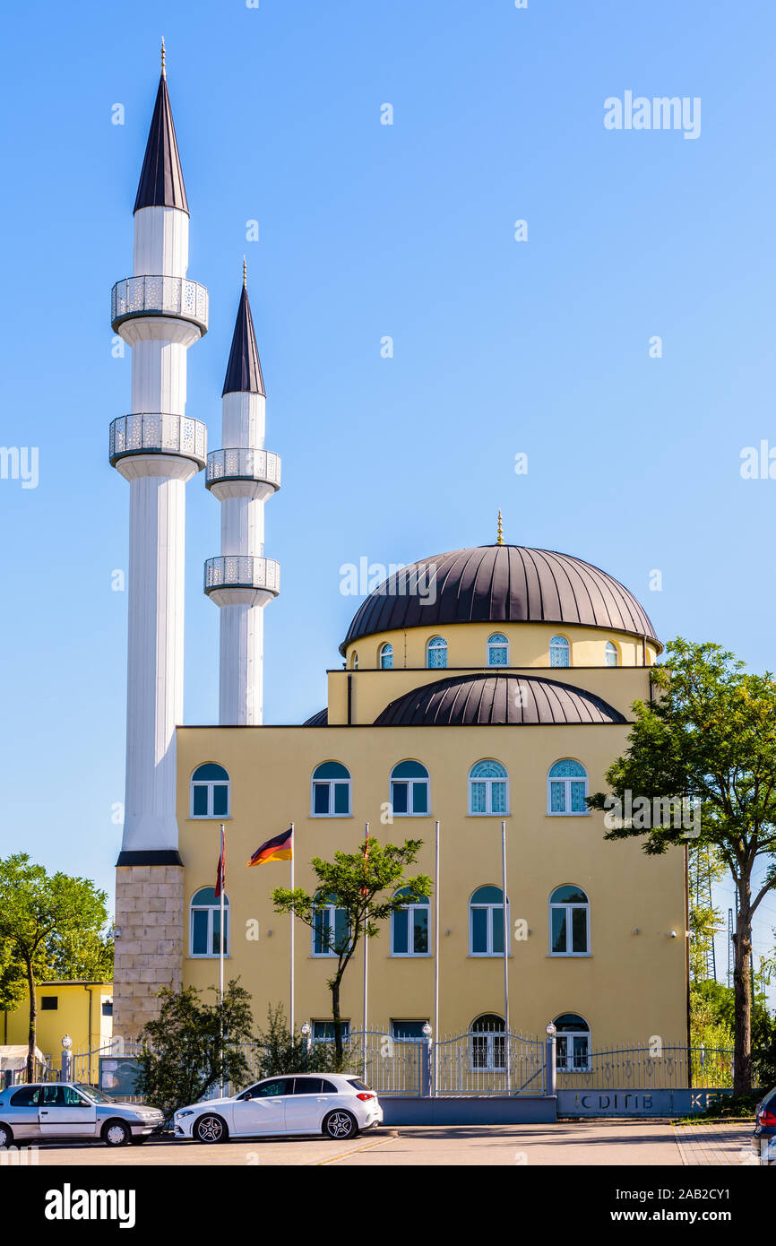 Mosque building side view hi-res stock photography and images - Alamy