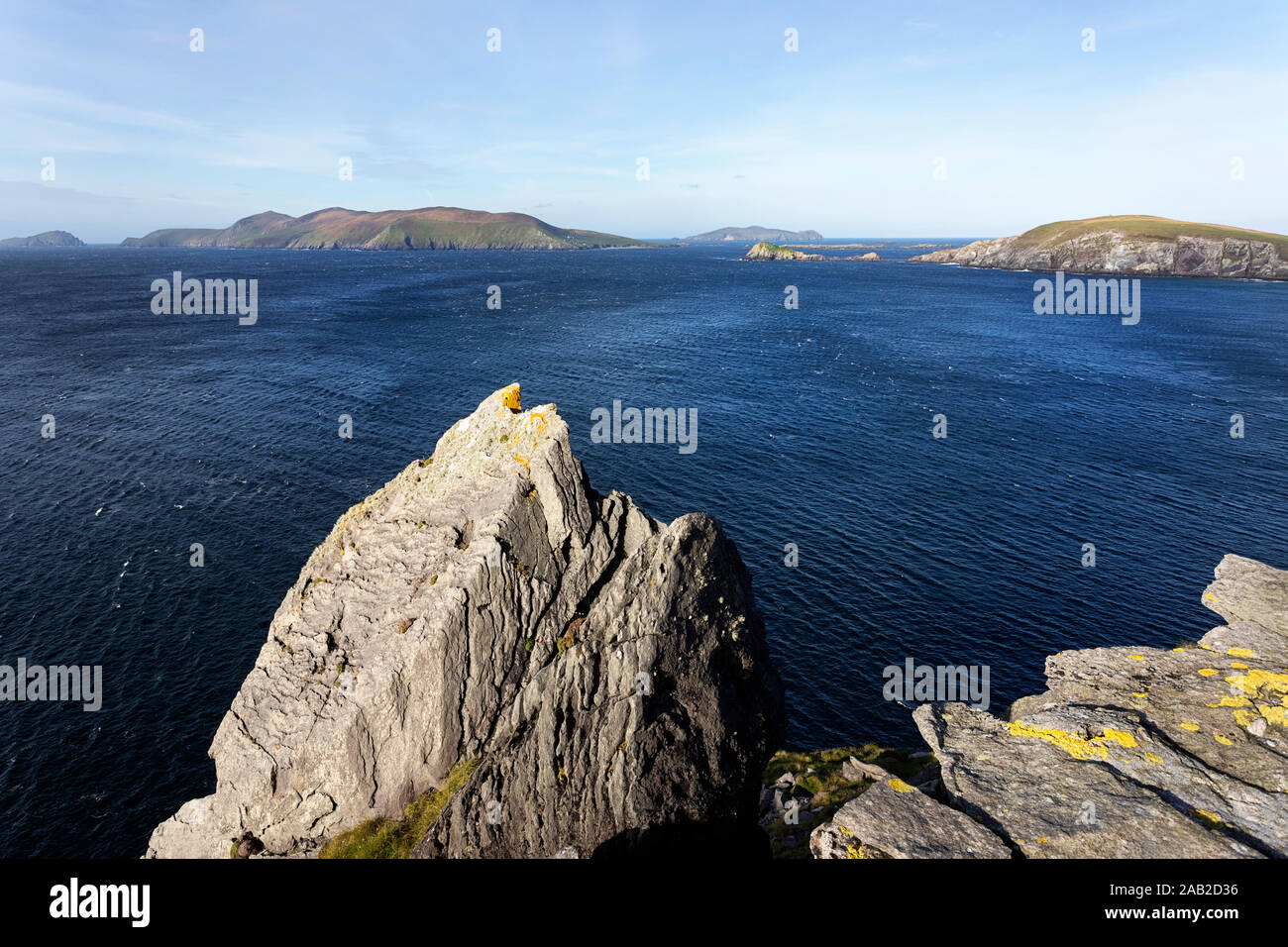 Rocks at Slea Head Drive with the rough Atlantic coast, Dingle ...
