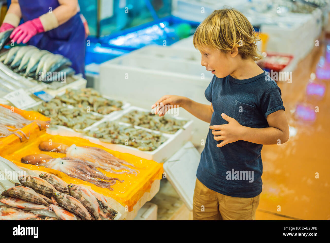Asian children selling food hi-res stock photography and images - Alamy