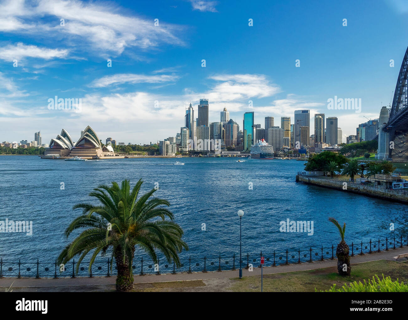 Sydney harbour with the opera house hi-res stock photography and images ...