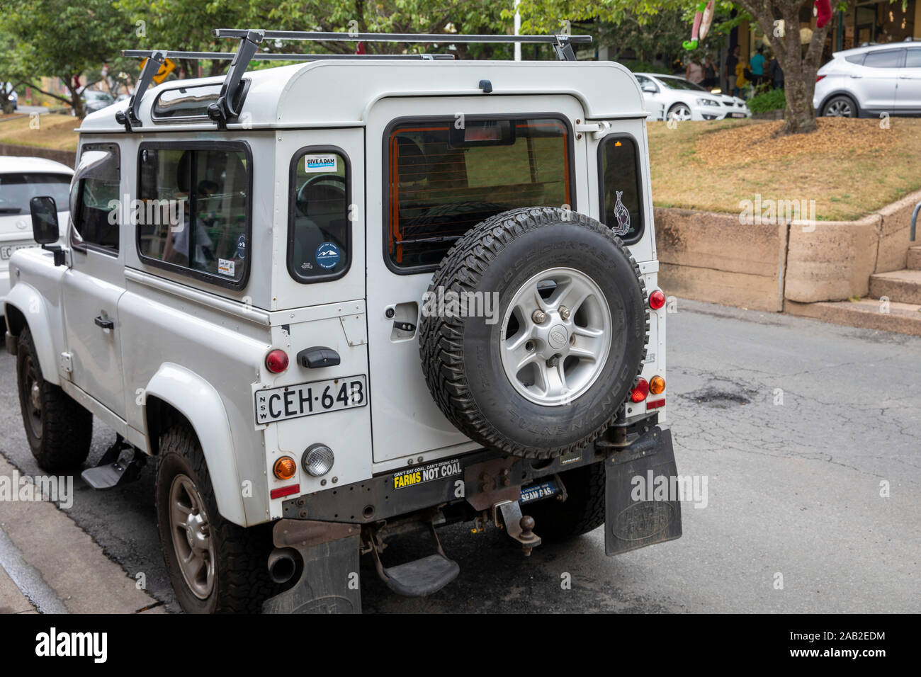 White land rover defender hi-res stock photography and images - Alamy