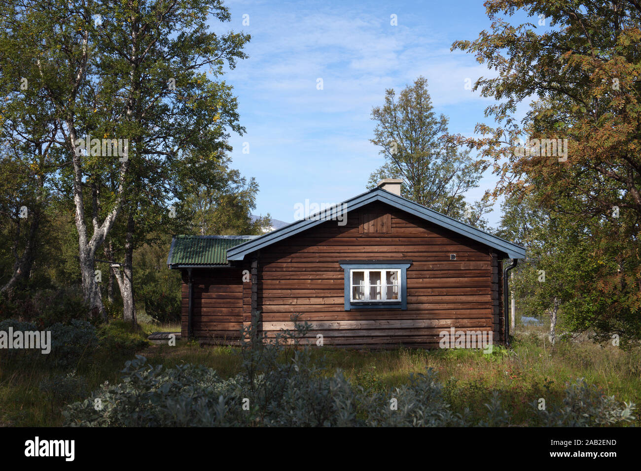 Modern log cabin exterior hi-res stock photography and images - Alamy