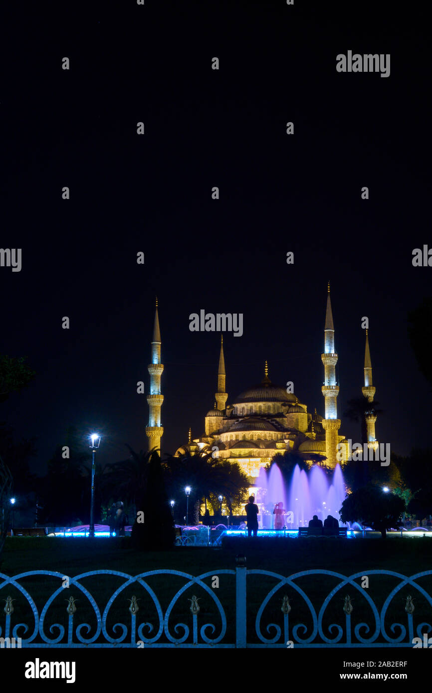 Exterior view of the Sultan Ahmed Mosque (Blue Mosque) at night ...