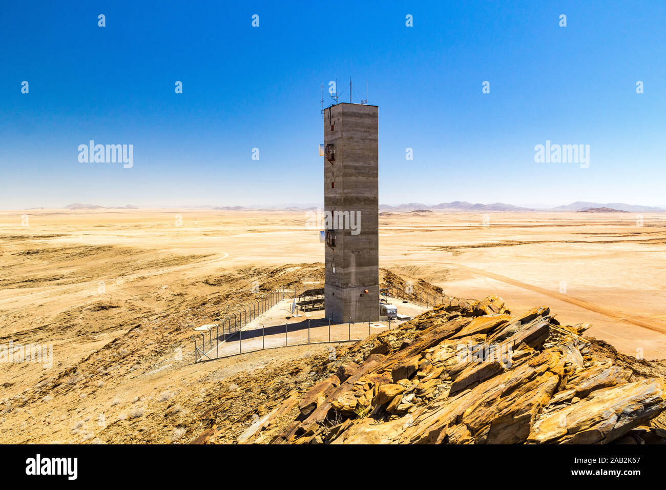 Tower in the middle hi-res stock photography and images - Alamy