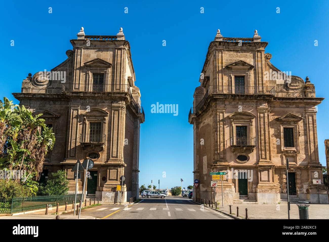 Palermo city gate hi-res stock photography and images - Alamy