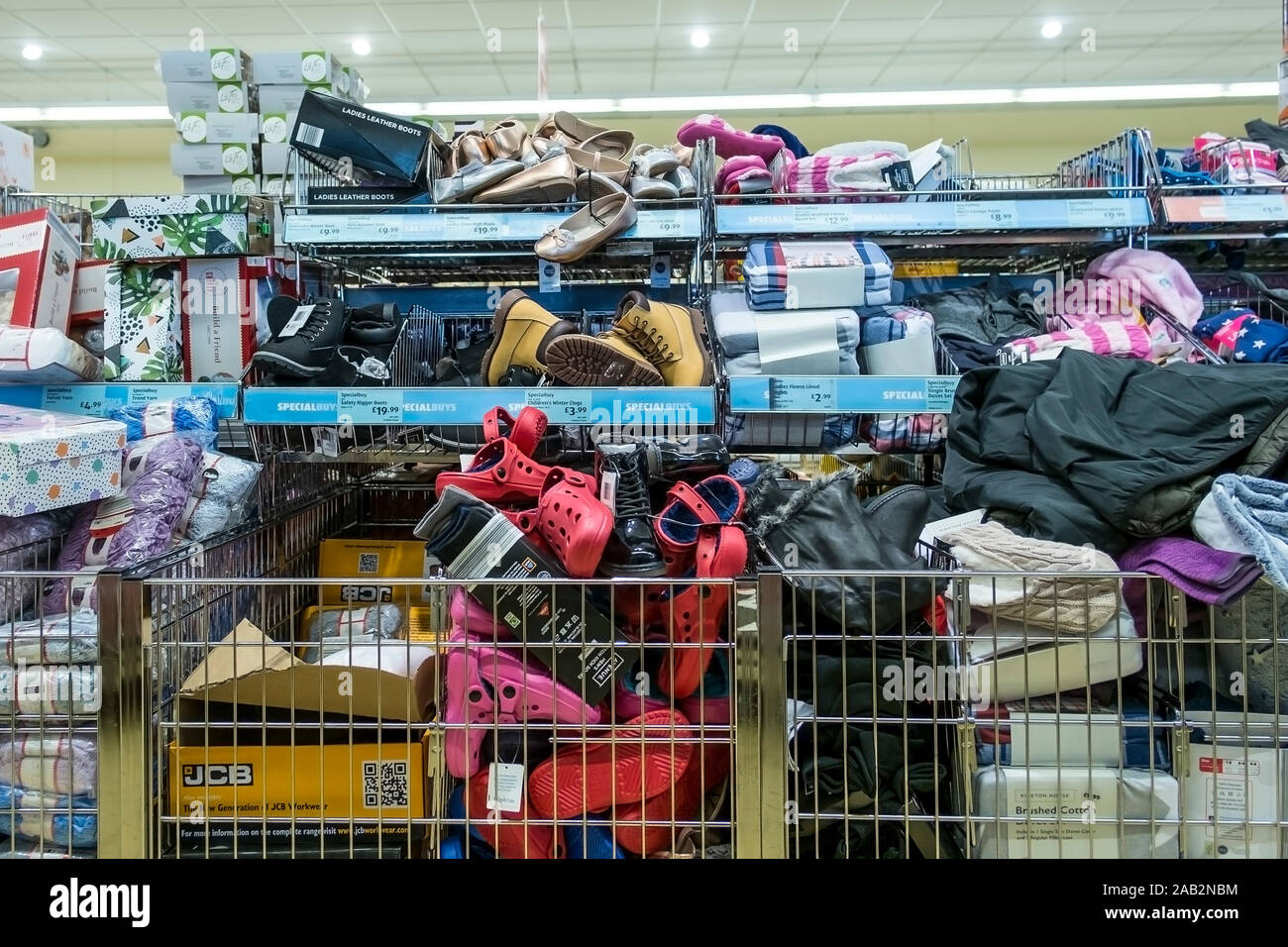 Messy shop display hi-res stock photography and images - Alamy
