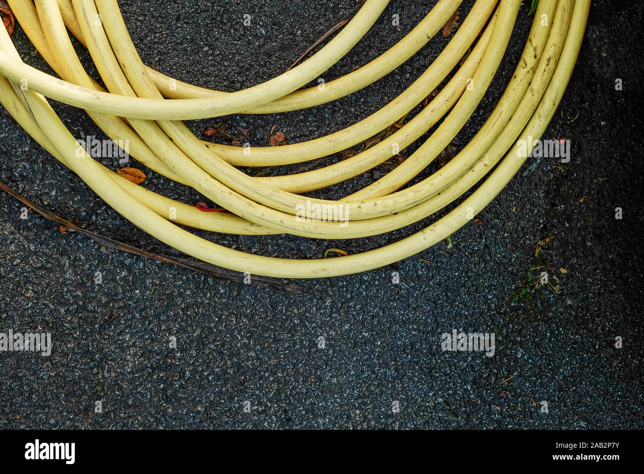 Yellow hose pipe hi-res stock photography and images - Alamy