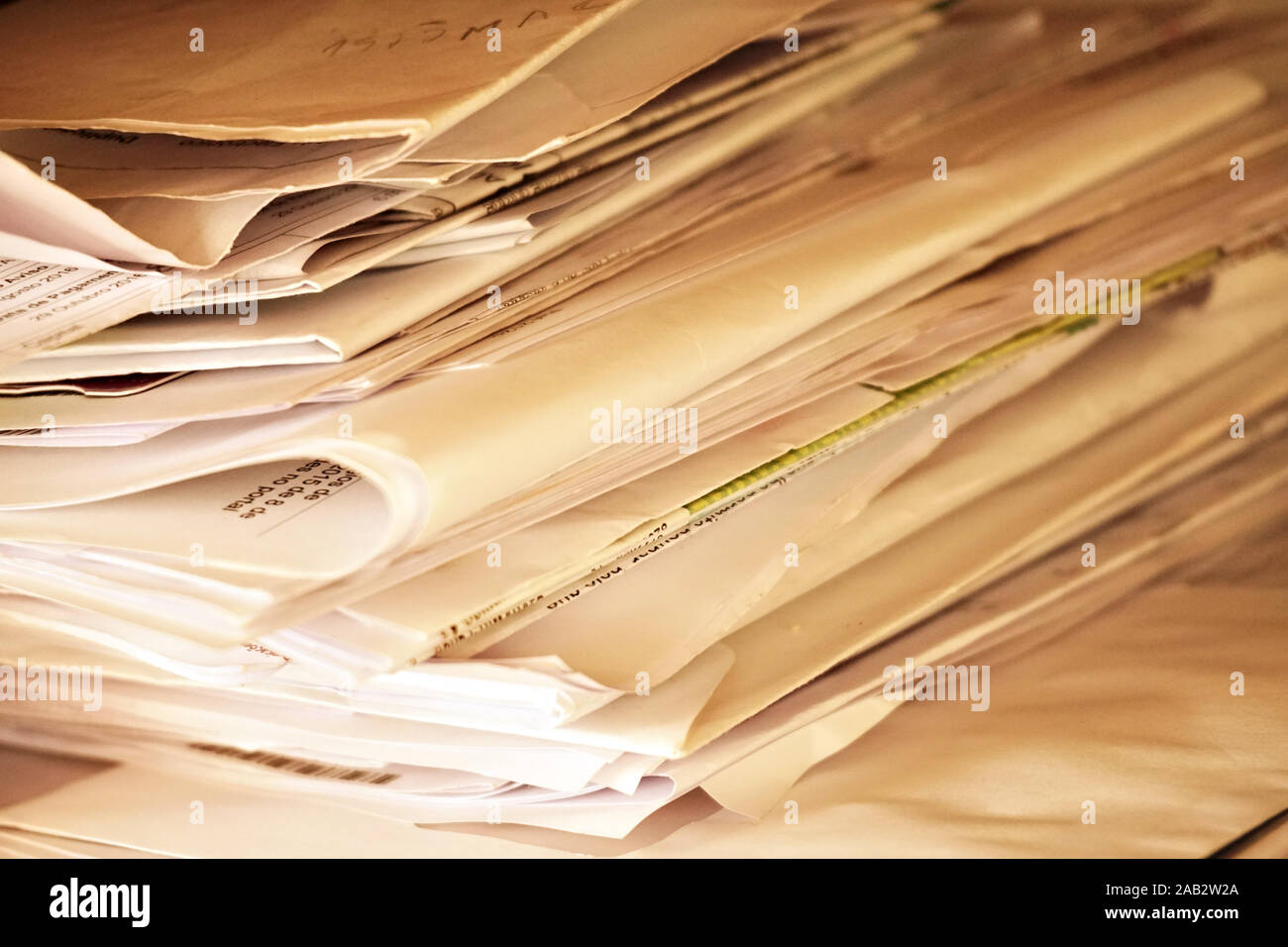 Messy office piles files hi-res stock photography and images - Alamy