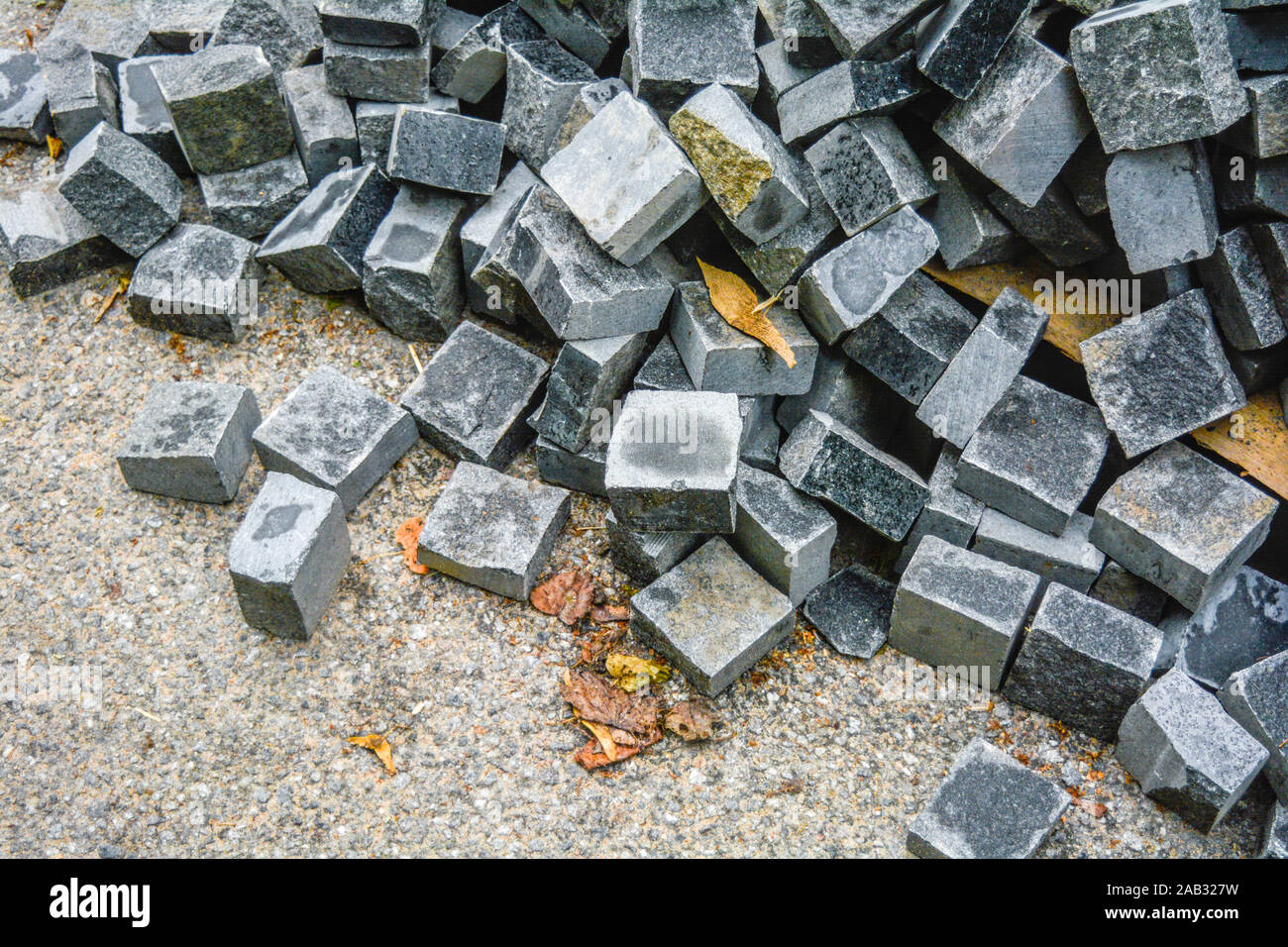 Black basalt tiles hi-res stock photography and images - Alamy