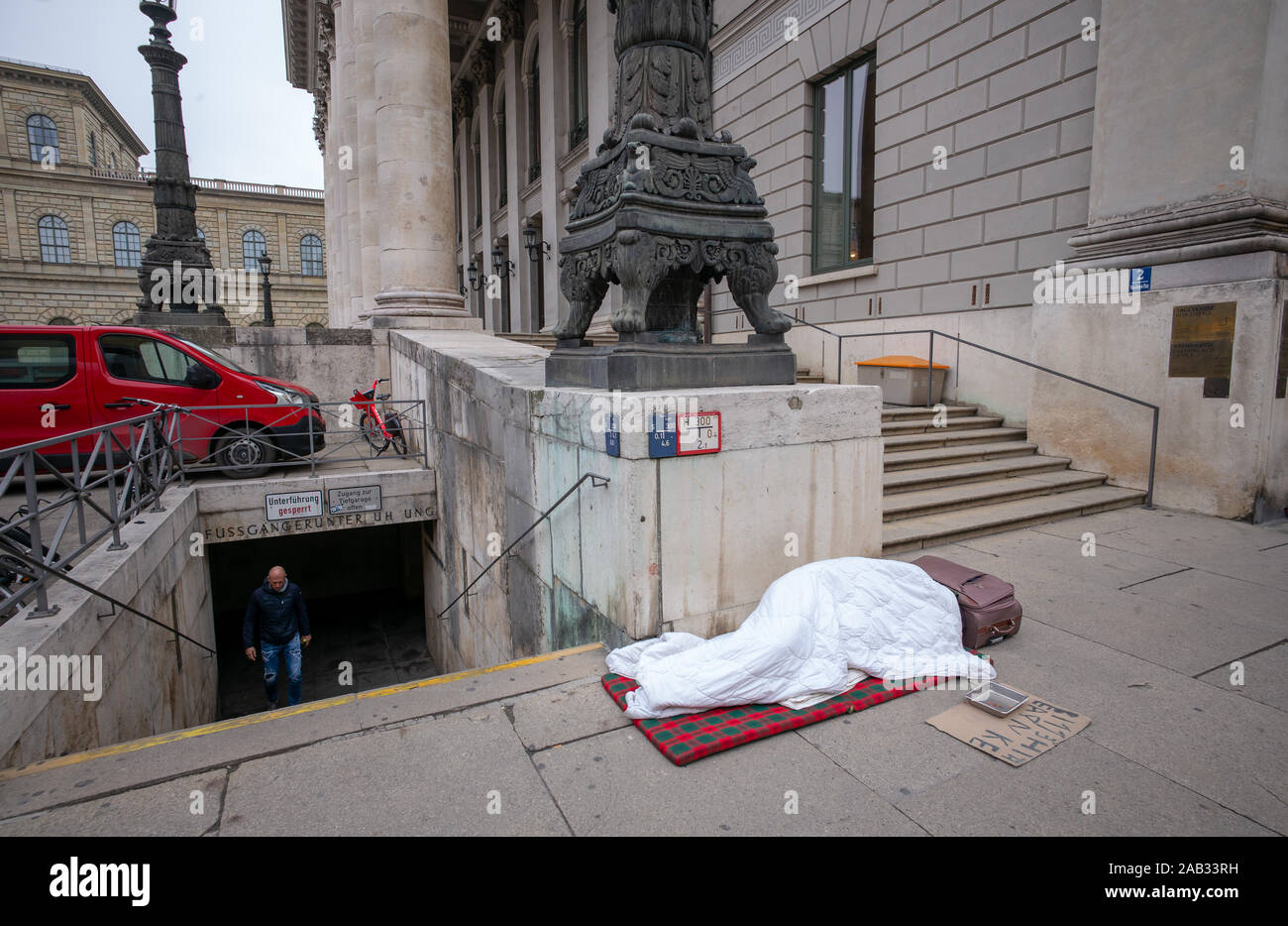 Homelessness feature hi-res stock photography and images - Alamy