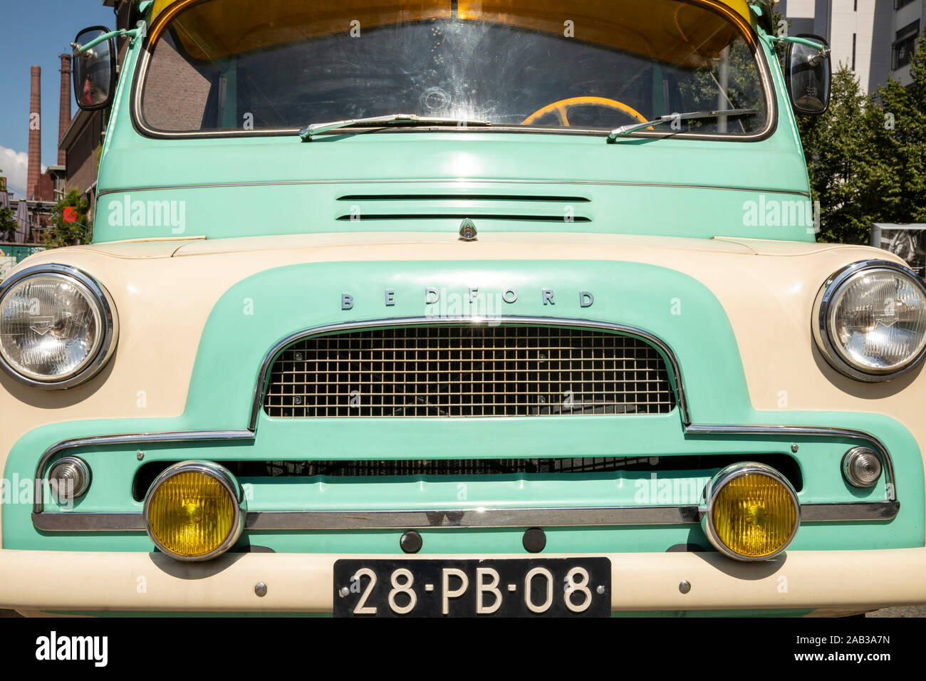 Light blue vintage car hi-res stock photography and images - Alamy
