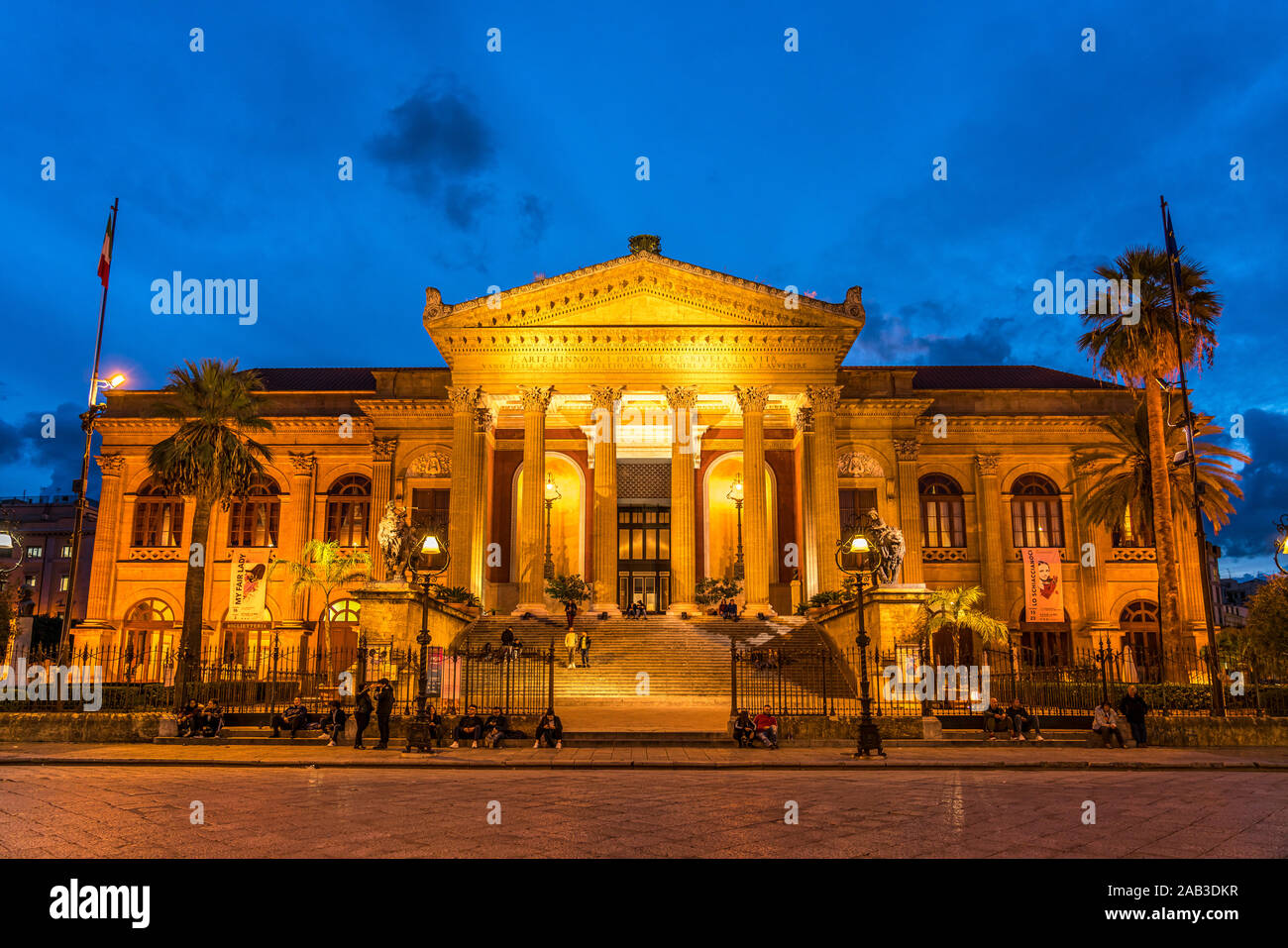 Opernhaus palermo italien sizilien hi-res stock photography and images ...