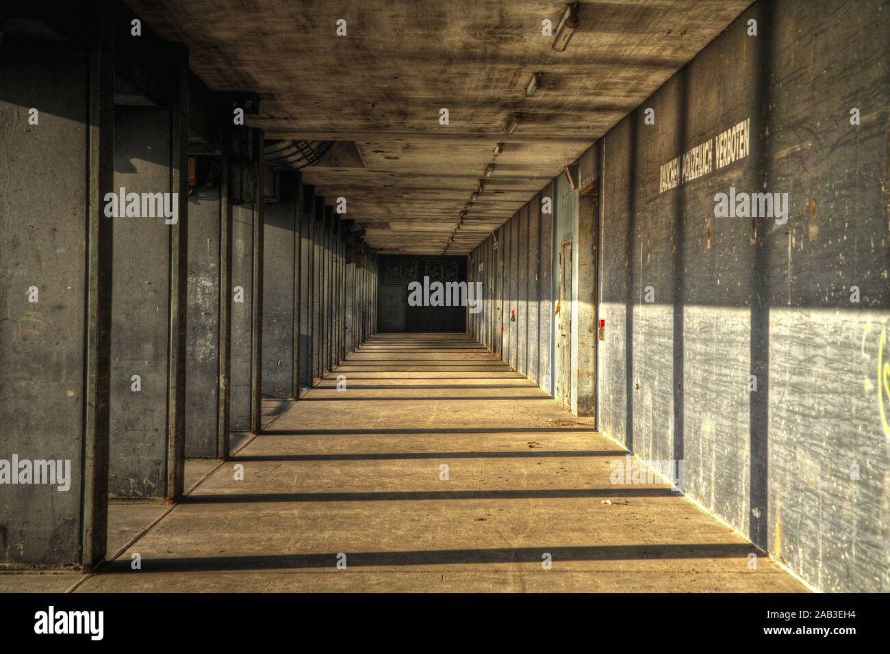 Korridor hi-res stock photography and images - Alamy