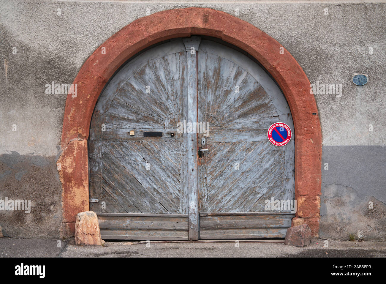 Altes Tor im Elsass Stock Photo - Alamy