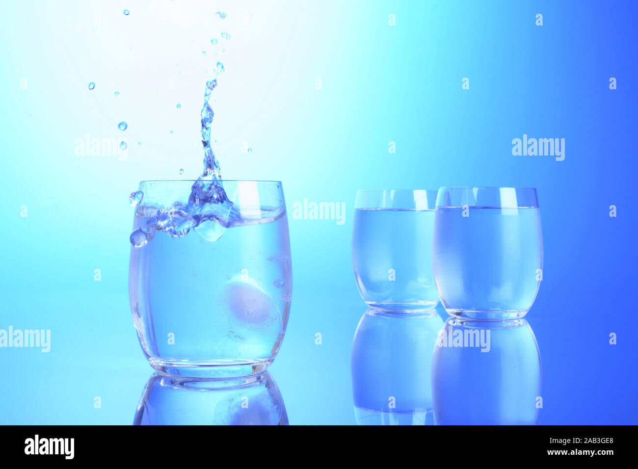 Glas wasserglas hi-res stock photography and images - Alamy