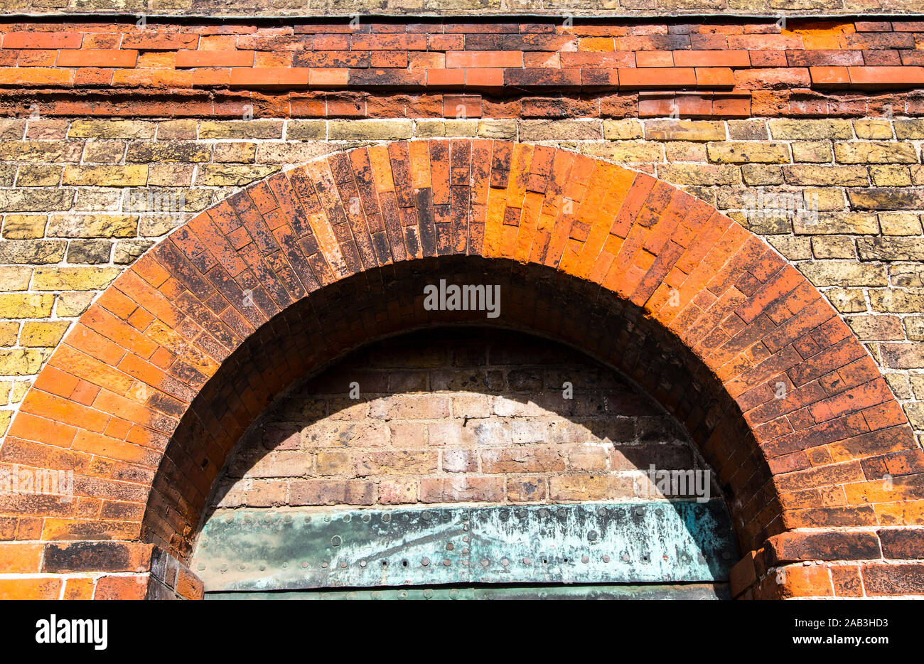 Brick arch doorway hi-res stock photography and images - Alamy