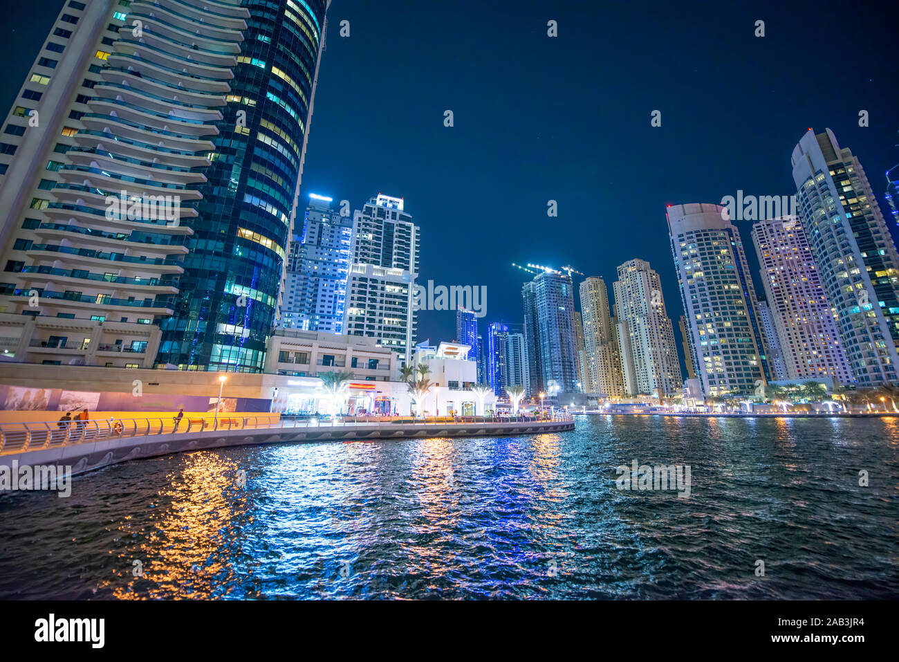 Structure buildings architecture skyline dubai uae marina water sky ...
