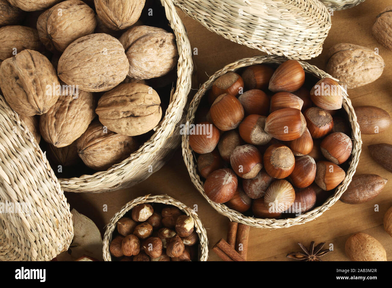 Wal nuss hi-res stock photography and images - Alamy