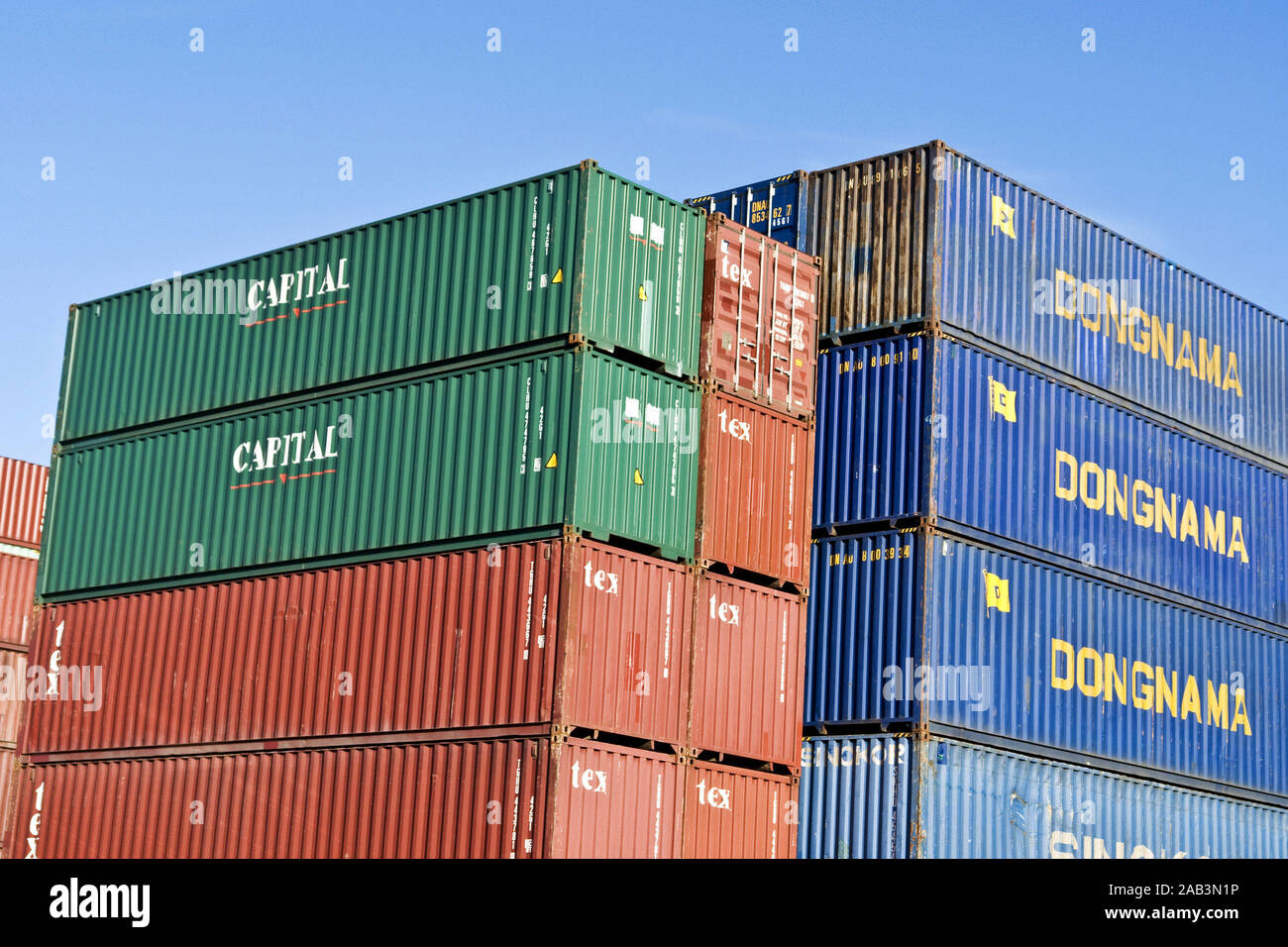 Ueberseecontainer High Resolution Stock Photography and Images - Alamy