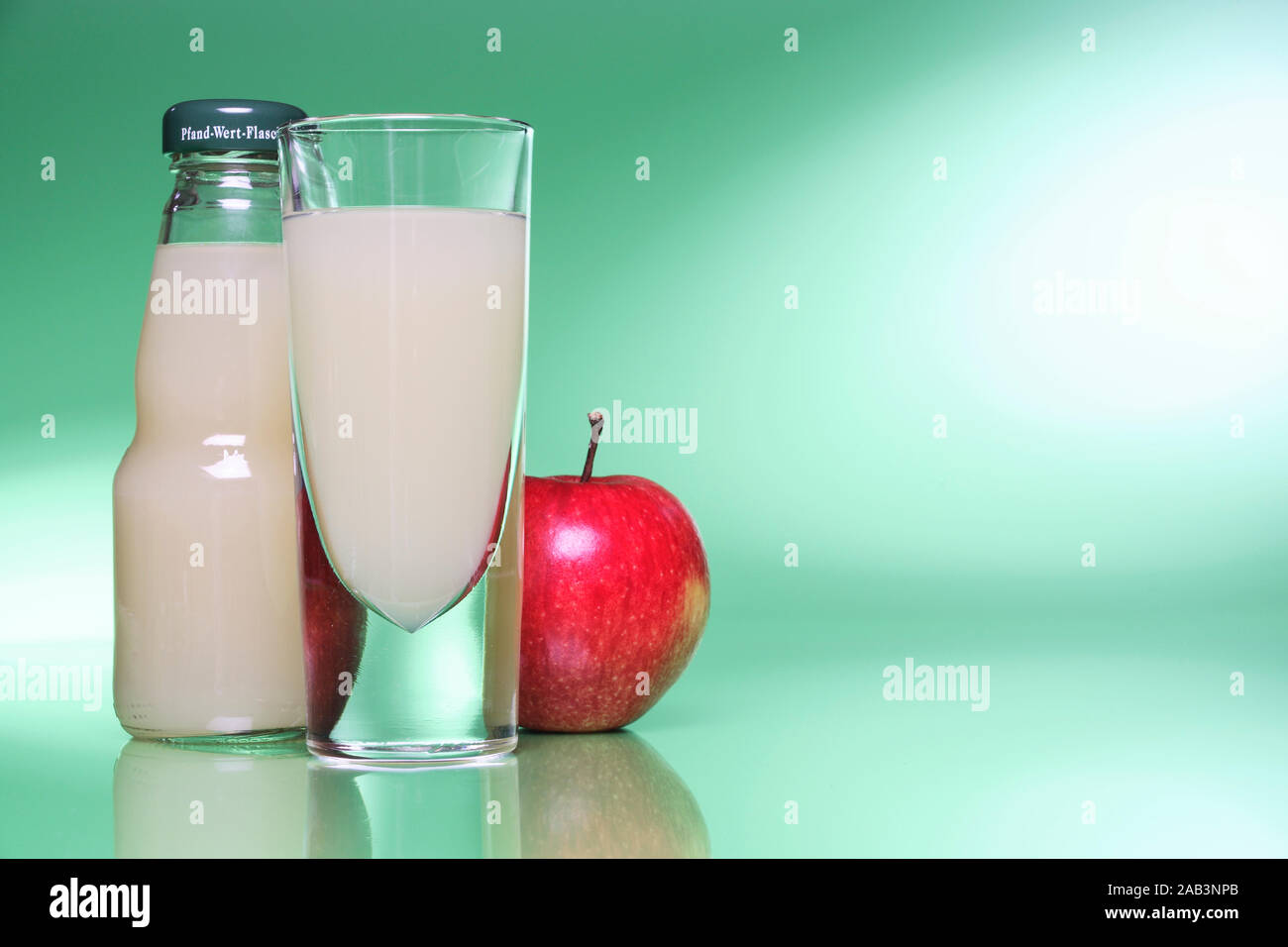 Apfelsaft hi-res stock photography and images - Alamy