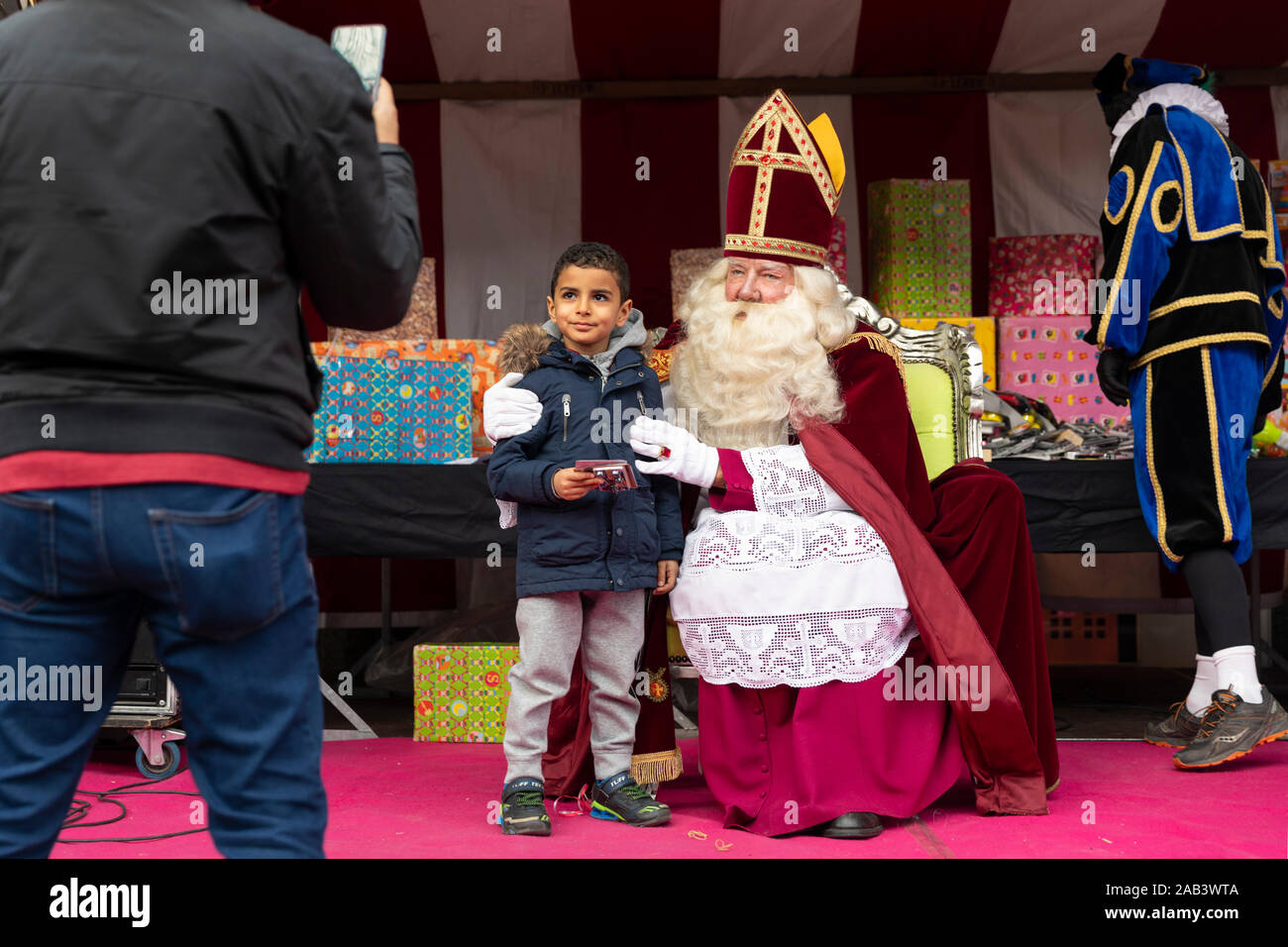 Netherlands traditional costume boy hi-res stock photography and images ...