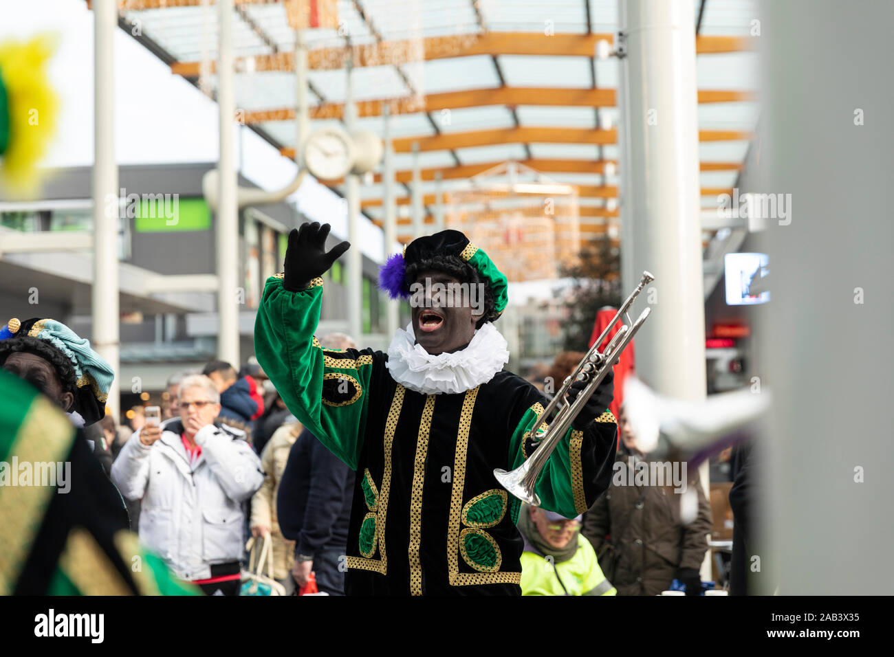 Dutch zwarte piet traditional costume hi-res stock photography and ...
