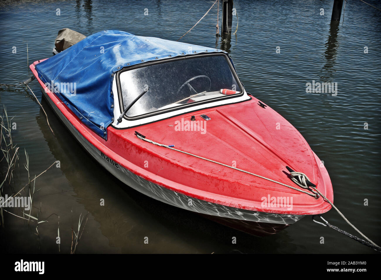 Altes motorboot hi-res stock photography and images - Alamy