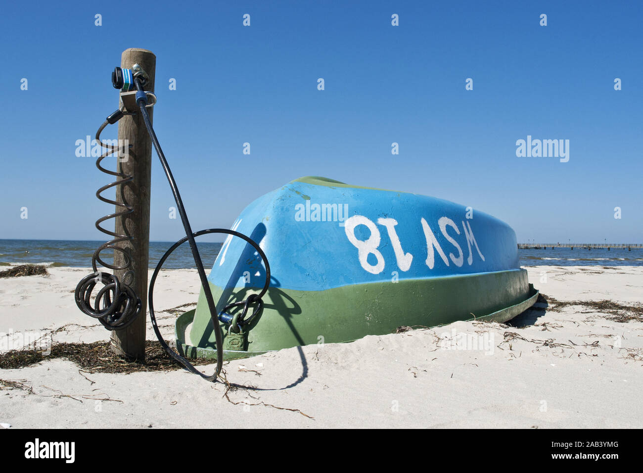 Fischerboot am Strand von Lubmin |Fishing boat on the beach of Lubmin ...