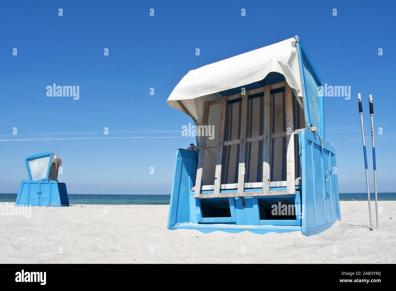 Strandkorb an einem Strand an der Ostsee |Beach chair on a beach on the ...