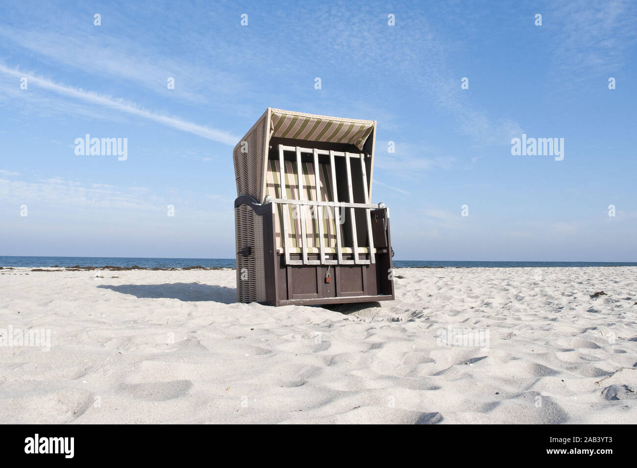 Strandkorb an einem Strandabschnitt in Prerow |Beach chair on a beach ...