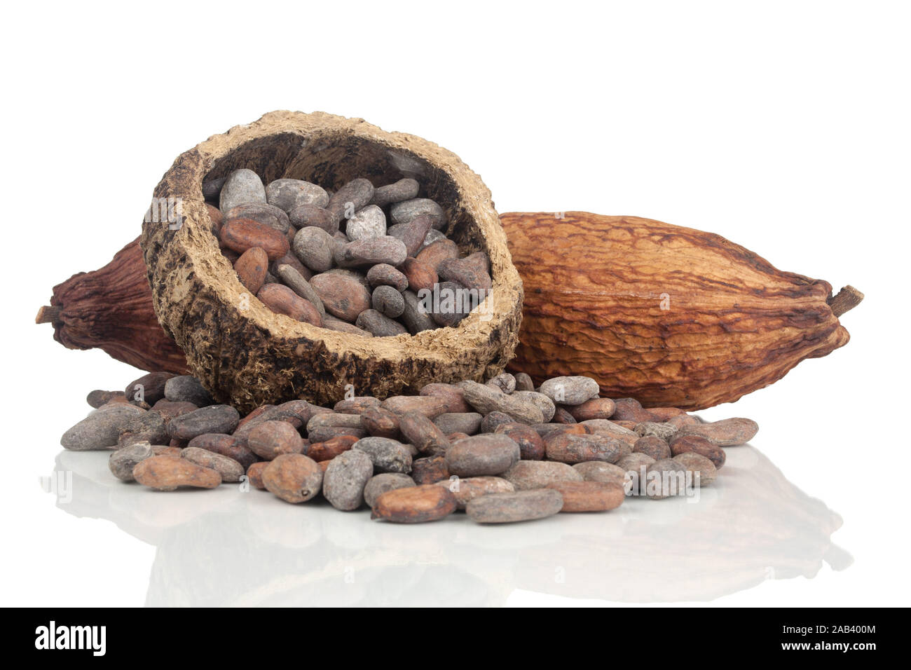 Kakaobohnen mit Kakaofrucht |Cocoa beans and cocoa pod| Stock Photo - Alamy