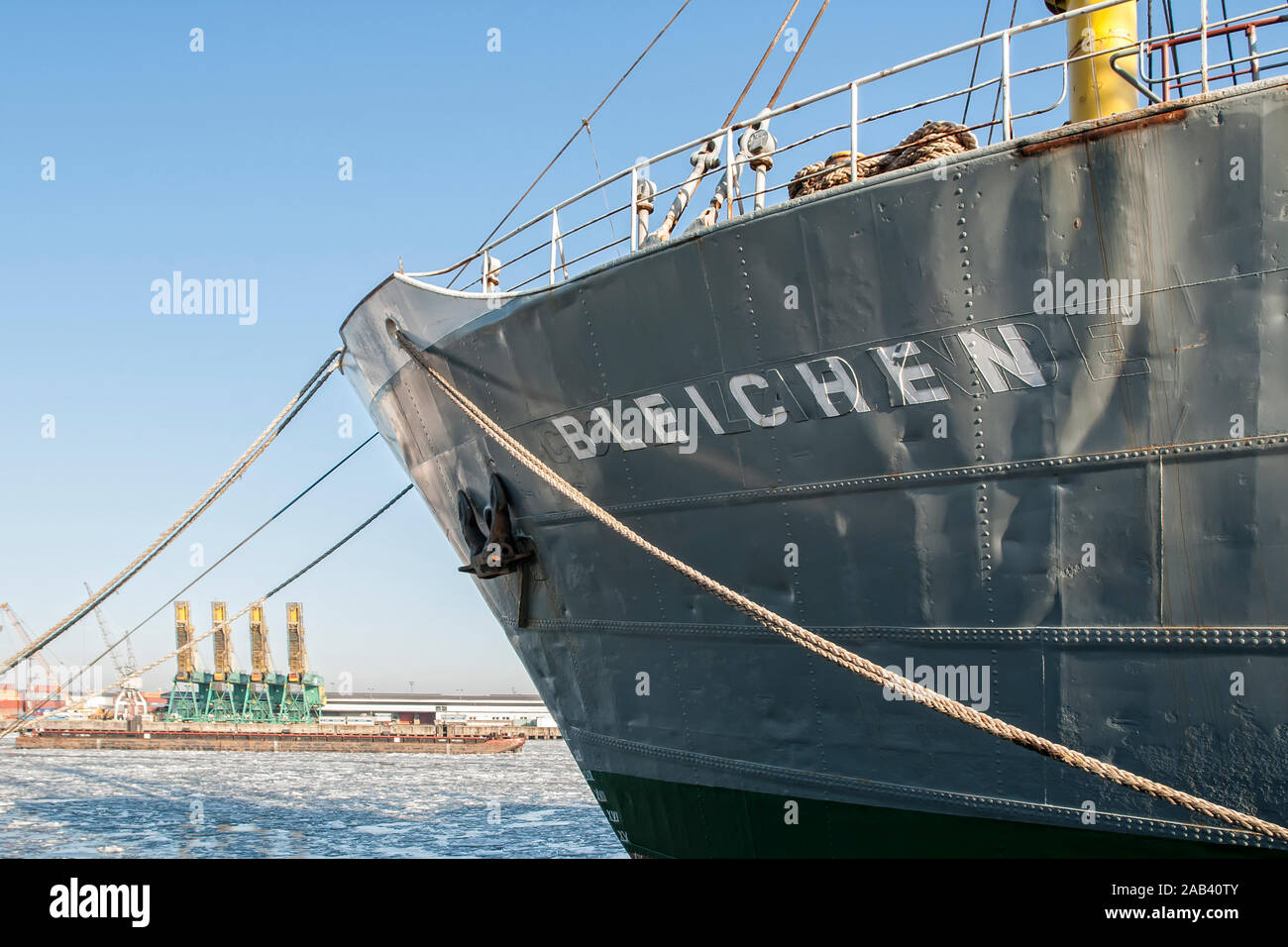 Der alte Stückgutfrachter "MS Bleichen" im Museumshafen |The old ...